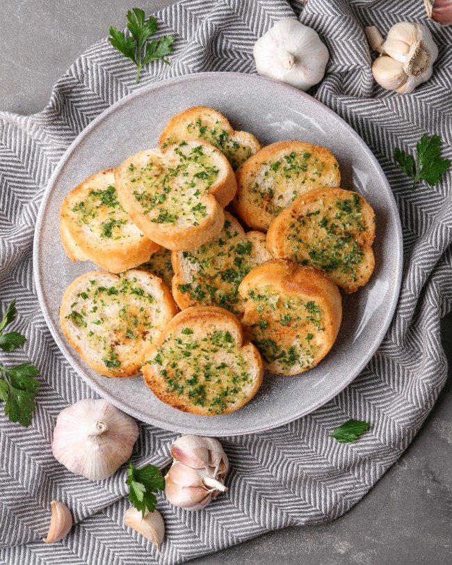 Homemade Garlic Bread - Keesha's Kitchen