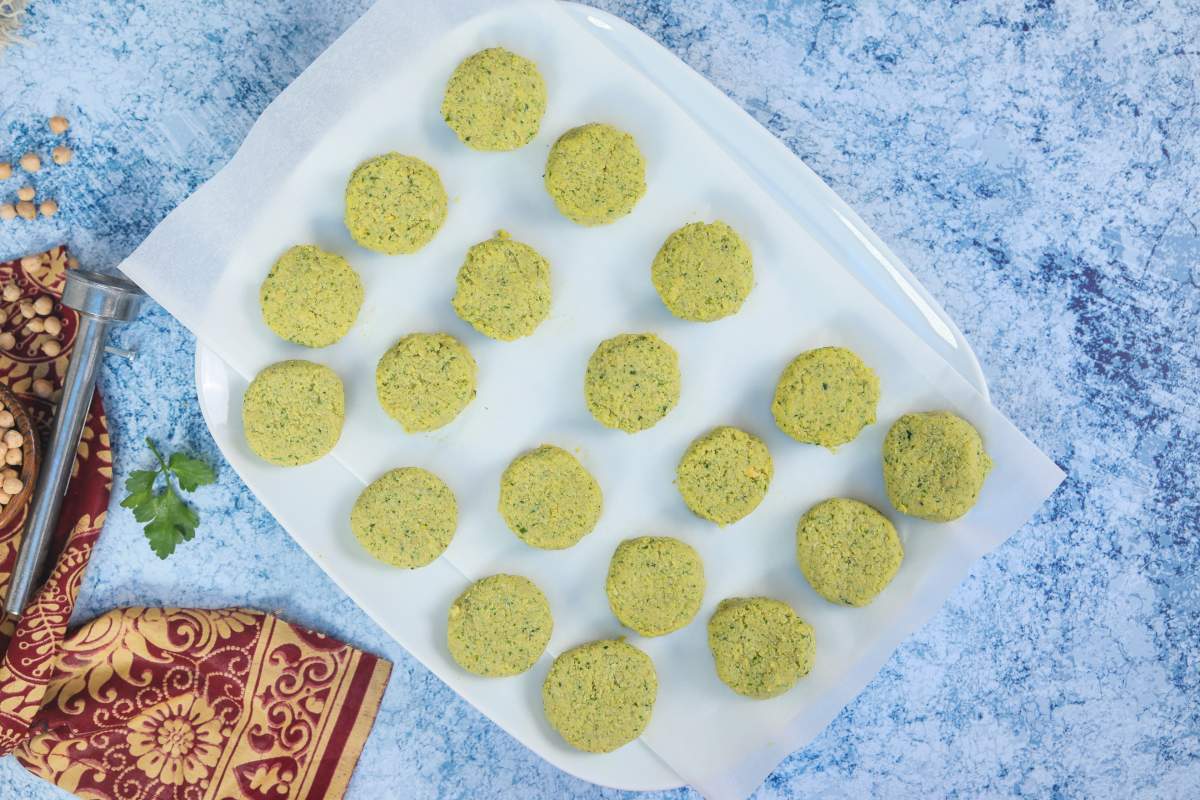 Delicious Falafel Recipe: Make Your Own Falafel at Home! - Keesha's Kitchen