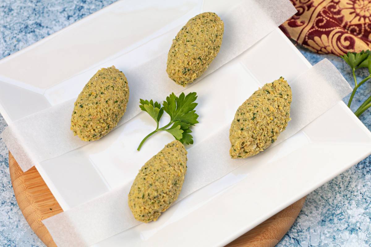 Delicious Falafel Recipe: Make Your Own Falafel at Home! - Keesha's Kitchen
