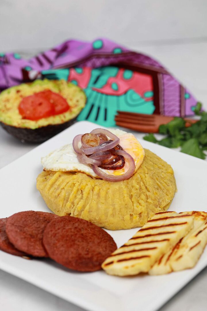 Mangú (Dominican Mashed Plantains) - Tasty Caribbean Breakfast