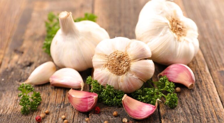 How To Tell If Garlic Is Bad - 4 Easy Signs And Storage Tips
