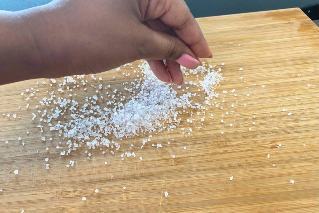 Cleaning Wooden Cutting Board: Quick & Easy Guide